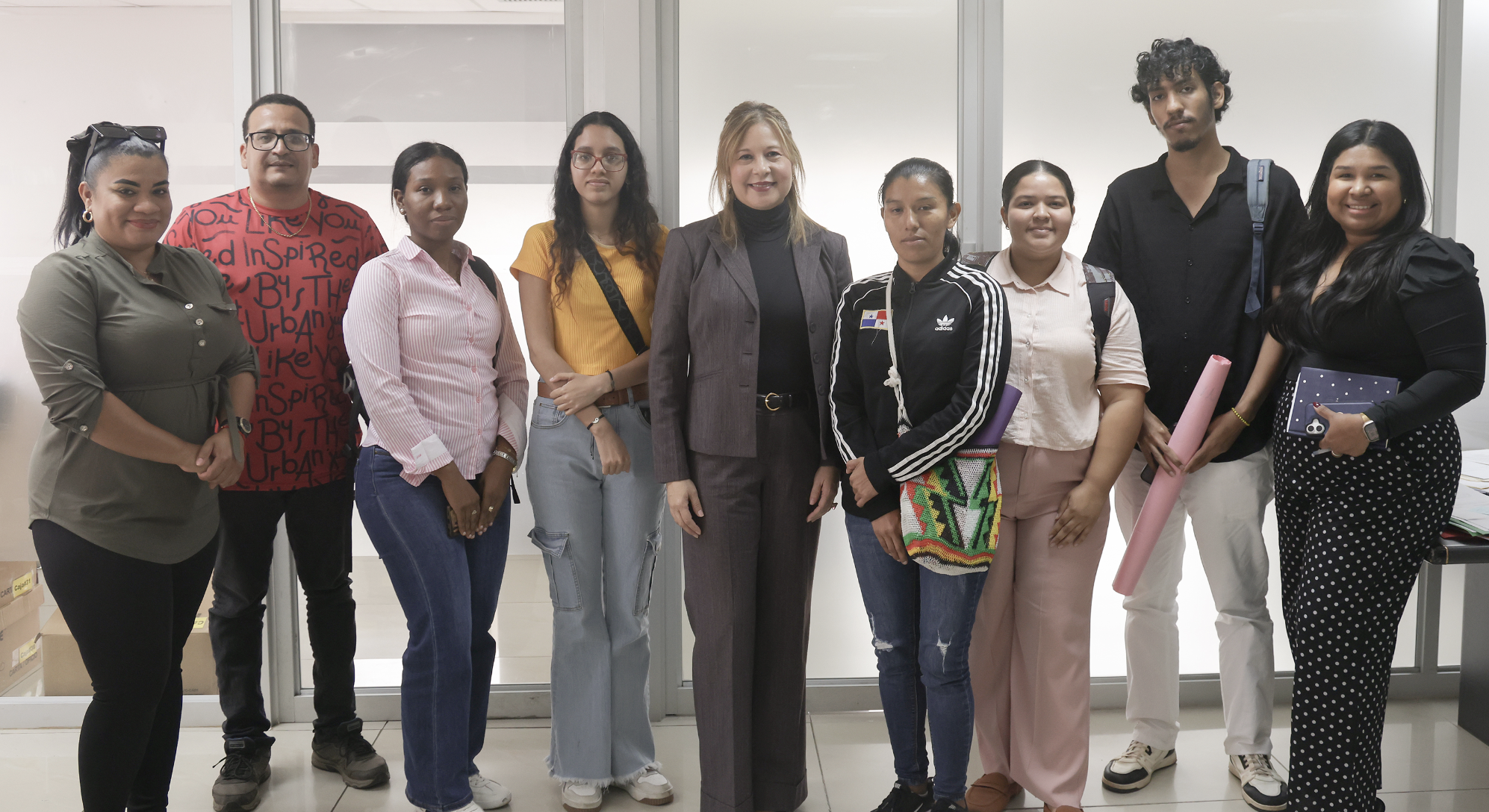 Estudiantes universitarios son recibidos por directivos del IFARHU - IFARHU